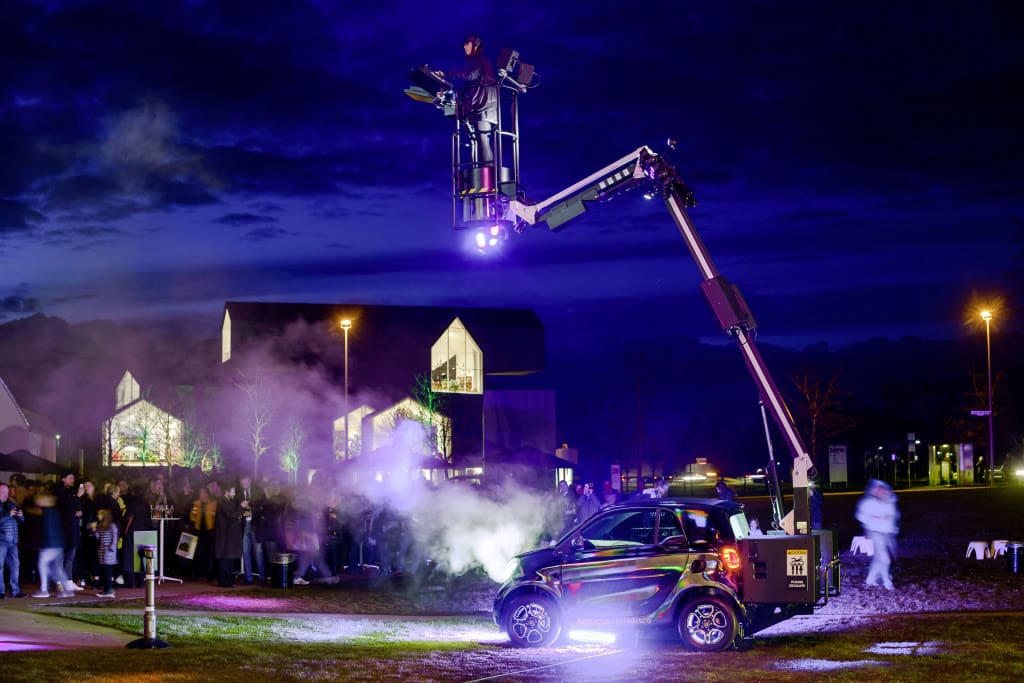 Smart Mobile Disco Mit DJ-Kanzel, Mischpult Und Nebelmaschine | AUTODINO