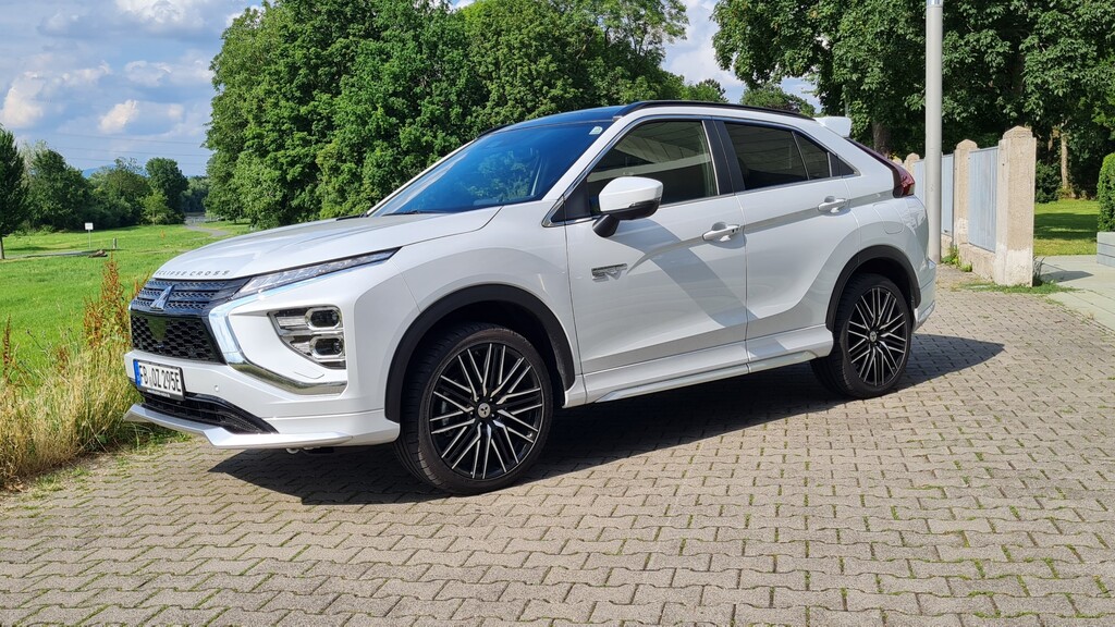 Driven: Mitsubishi Eclipse Cross PHEV | AUTODINO