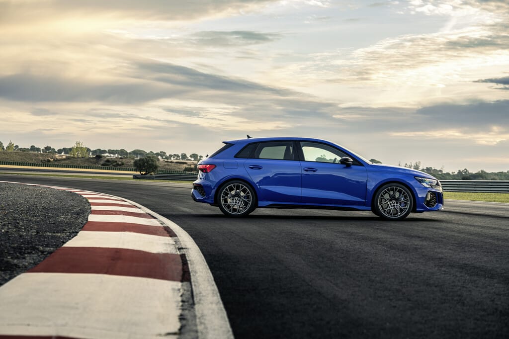 Rasiert Gut: Audi RS 3 Performance Edition | AUTODINO