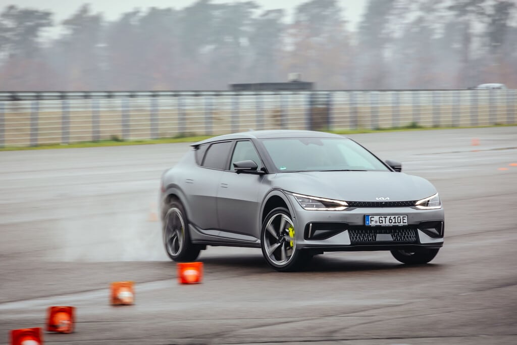 Driften Mit Kia EV6 GT Und Stinger GT | AUTODINO