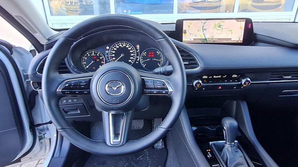 Mazda 3 Fastback Test | AUTODINO